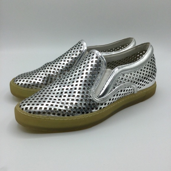 Dolce Vita | Shoes | Dolce Vita Zaren Perforated Metallic Silver Slip ...